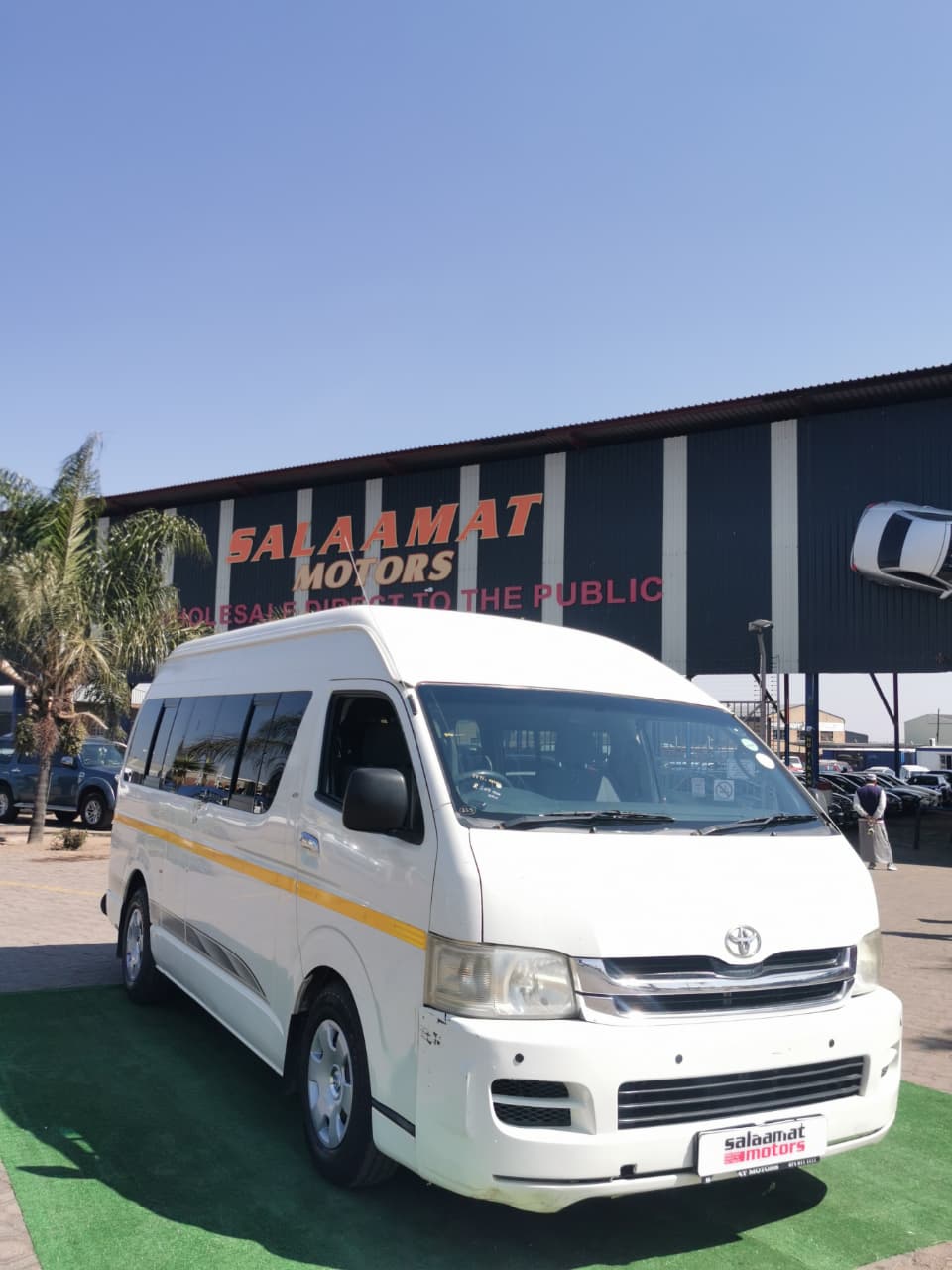 208 Toyota Quantum 2.7 VVTI 14 Seater – Salaamat Motors